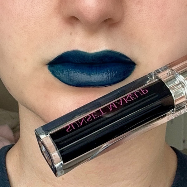 Dark Blue Lip Stain – Sunset Makeup